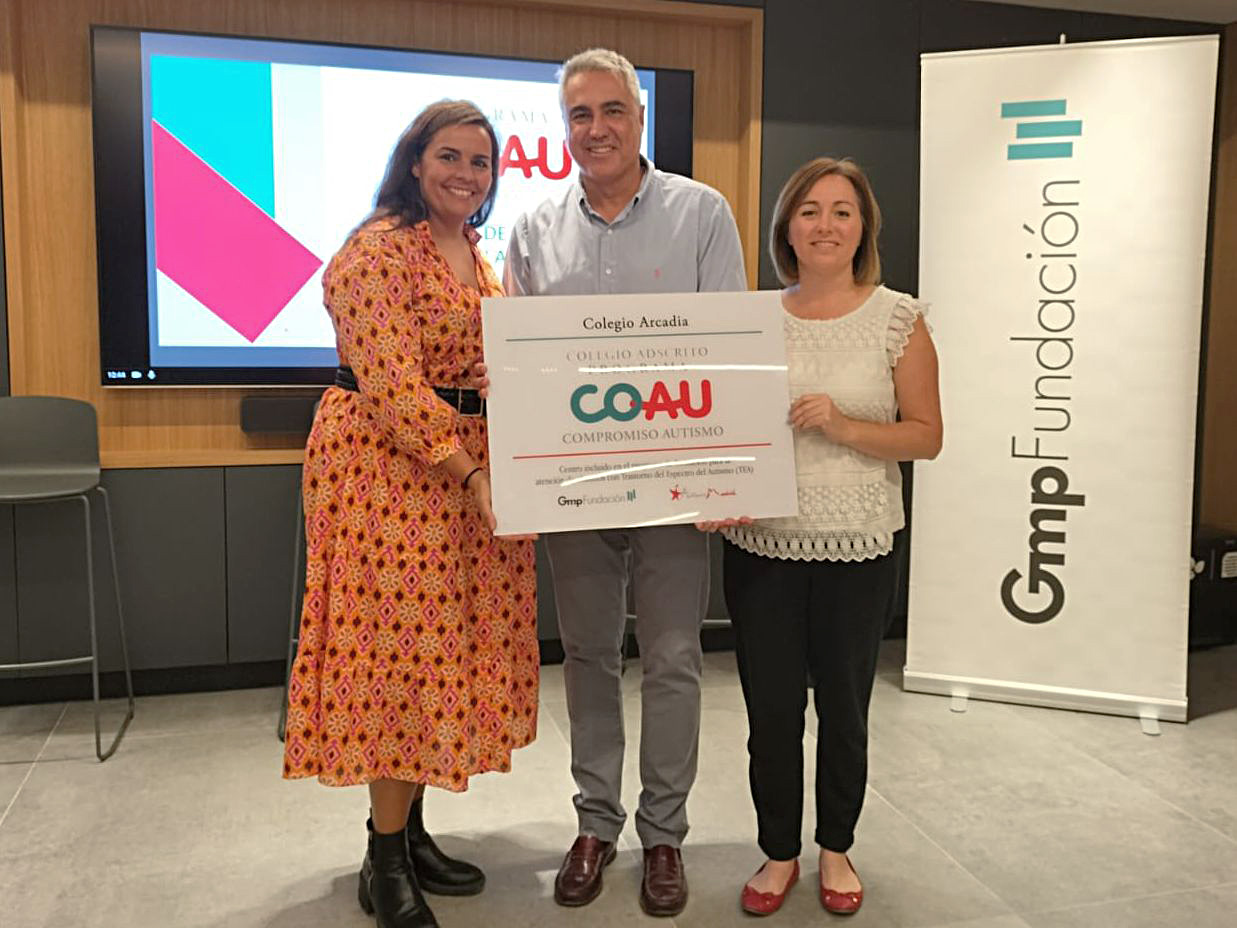 El colegio Arcadia recibe la acreditación del programa COAU - YOURHOMETOWN